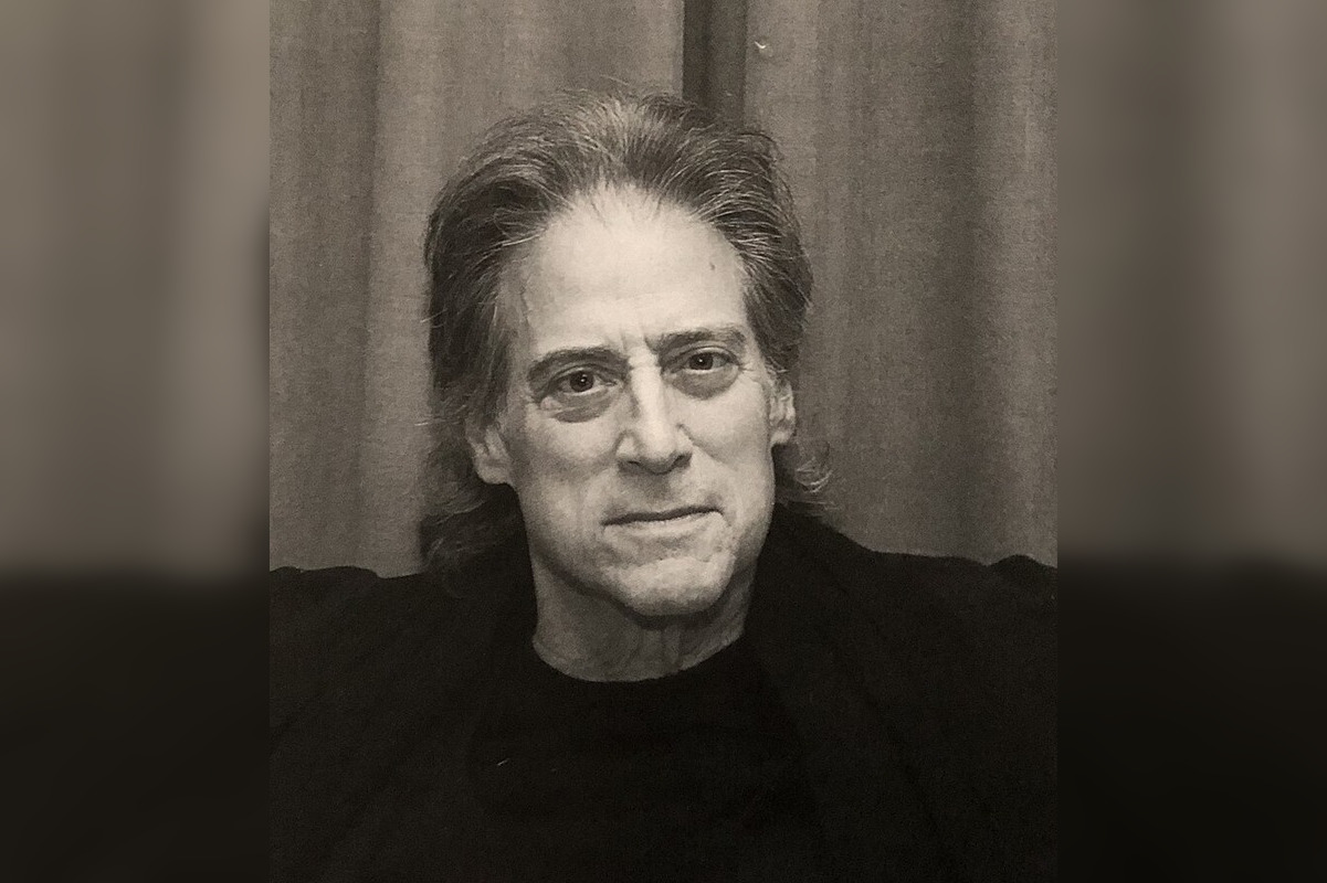 Beloved Comedian Richard Lewis, 'The Prince of Pain,' Dies at 76 in