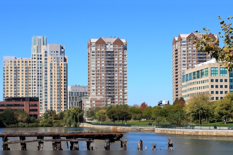 Boston Enjoys Brief Warmth Before Impending Storm Brings Mixed Weather