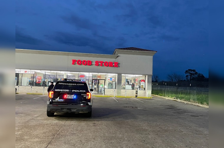 Houston Police Seek Suspected Wounded Robber After Shootout in Little