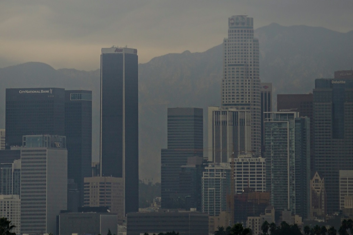Los Angeles to See Mild, Foggy Weather with Chance of Rain Early Next
