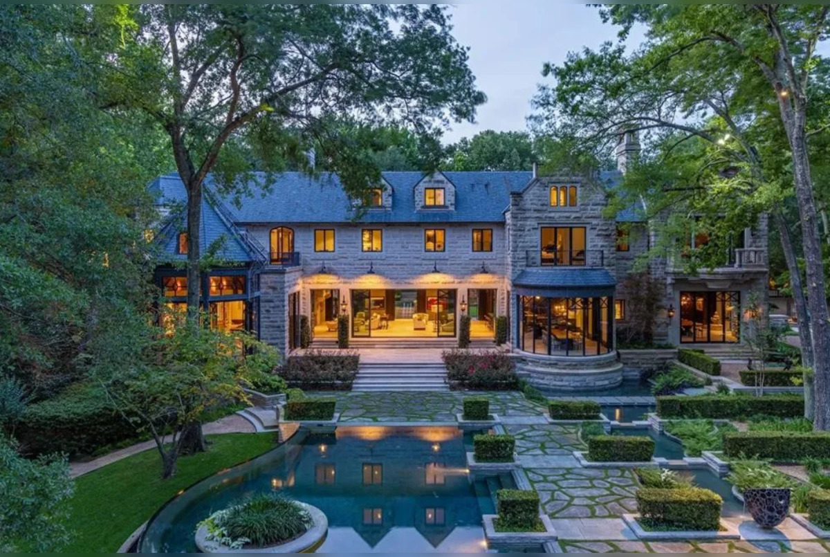 Luxurious Hunter's Creek Mansion in West Houston Lists for Record