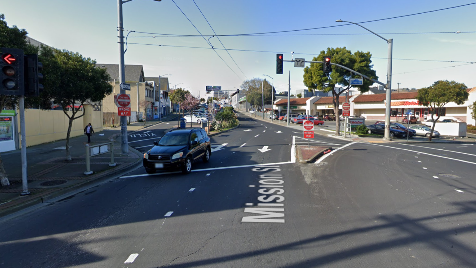 One Injured as Runaway Muni Bus Crashes in Daly City, Authorities