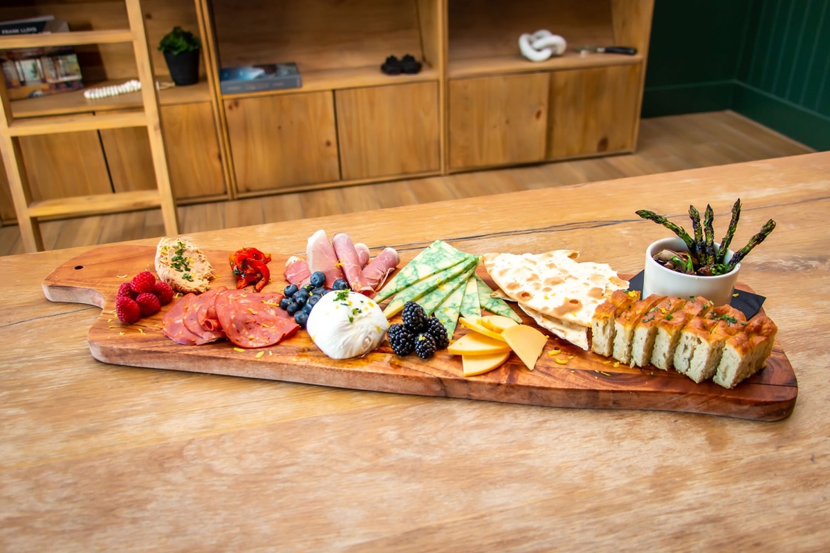 Phoenix Restaurants Serve Up Romantic and Statehood Celebration Menus