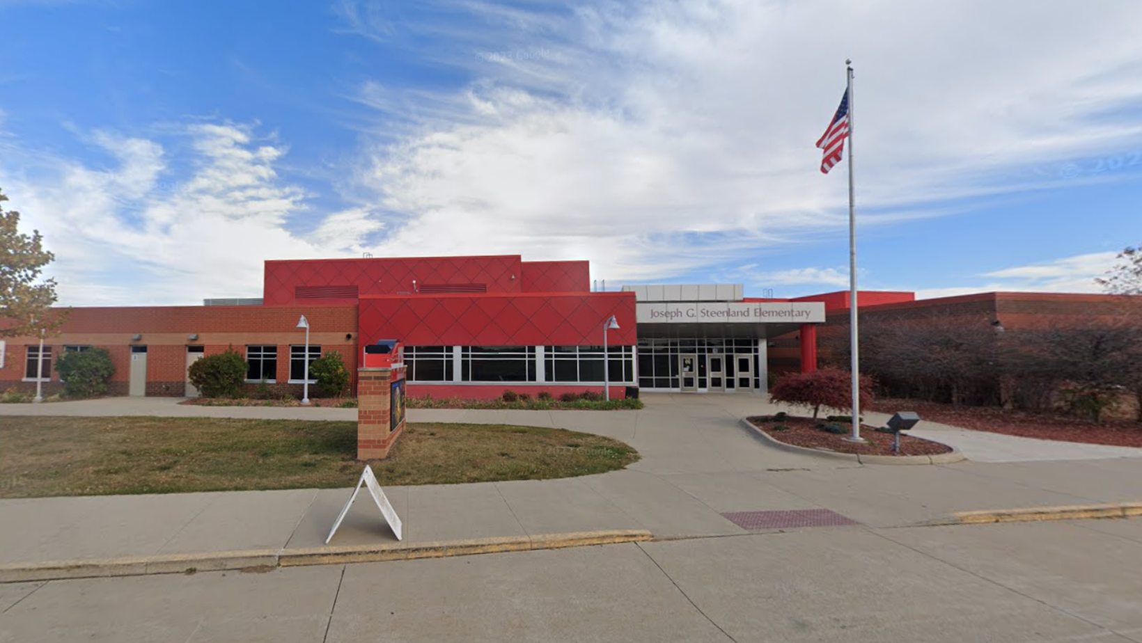 Roseville Parents Alerted as Police Seek Man Suspected of Luring Child