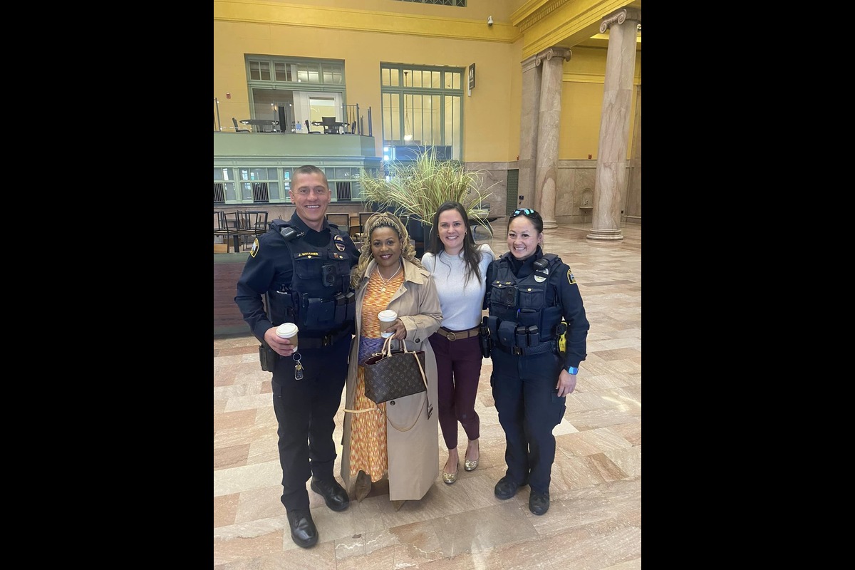 Saint Paul Police and Residents Bond Over Coffee in Community-Building