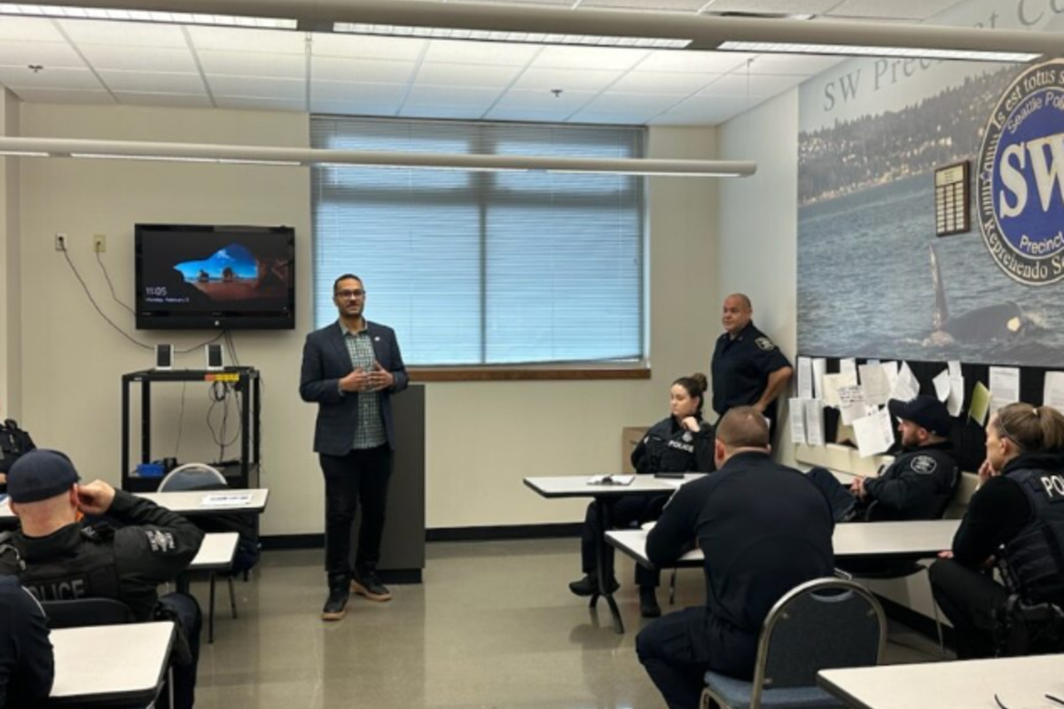 Seattle Councilmember Rob Saka Shows Support for Police With Visit to