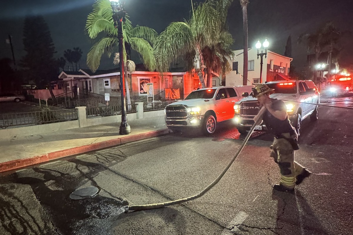 Smoke Alarm Alerts Resident to Fire in Santa Ana Business, No Injuries