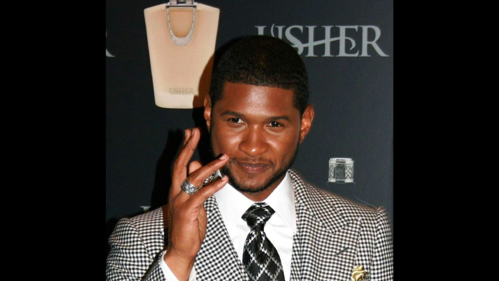 Usher Brings His "Past Present Future" Tour to Oakland's Arena with