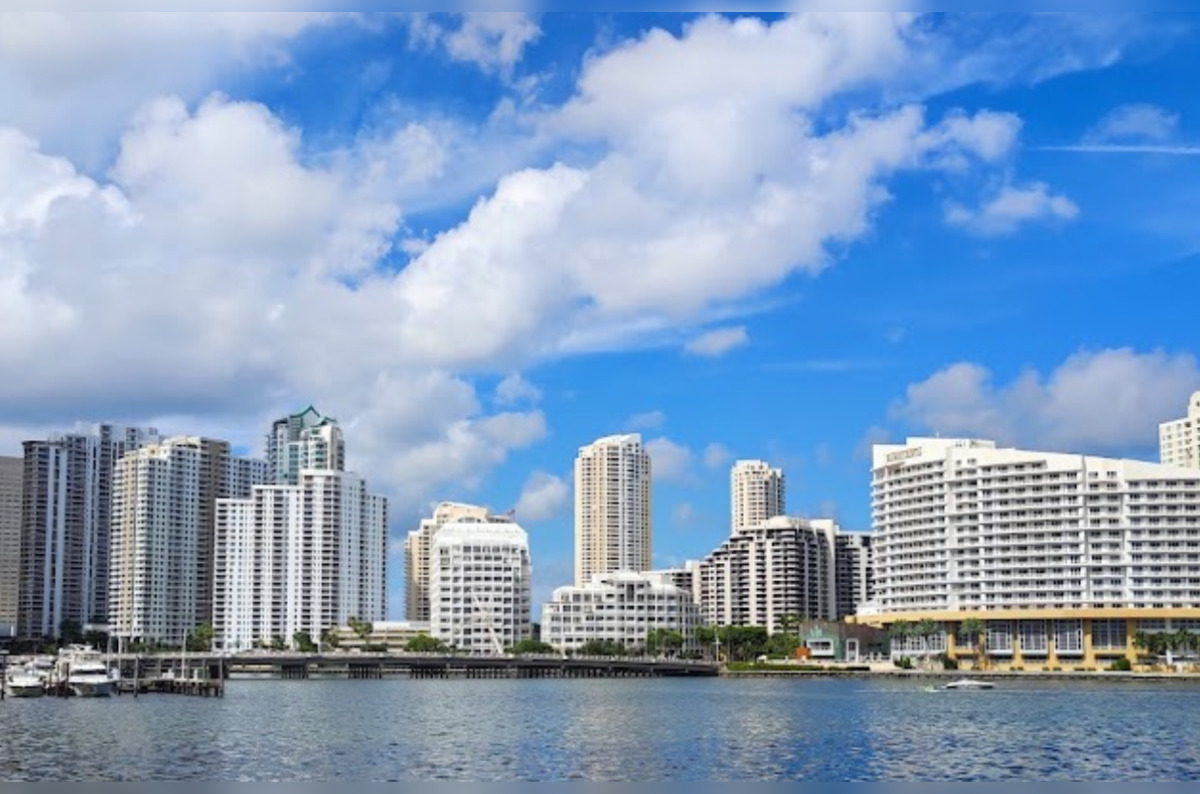 Warm Weekend Ahead for Miami, Temperatures to Soar into 80s Despite