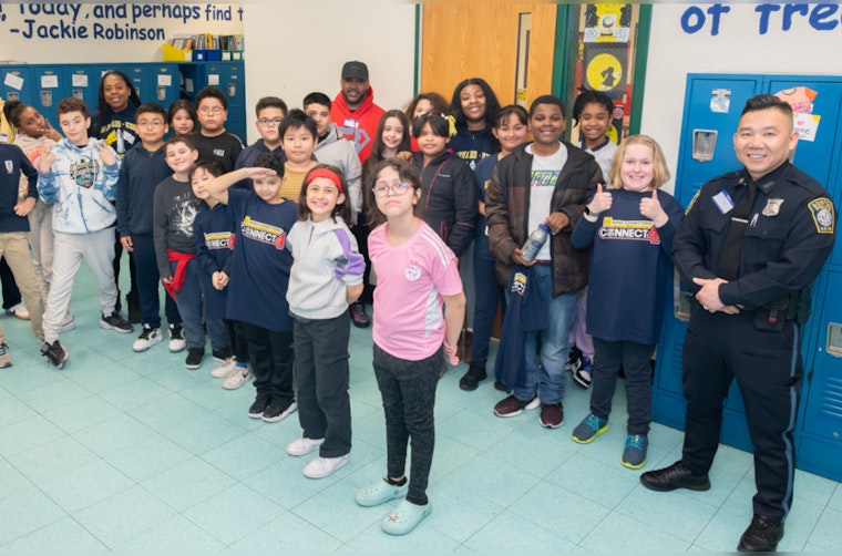 Boston Police Officers Join Harvard-Kent Students for Pizza and