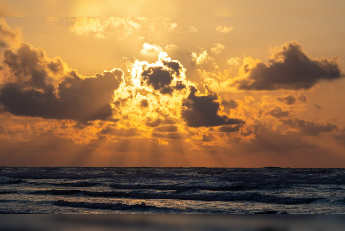 Houston Braces for Mixed Weather: Storms to Sunshine, High Winds at