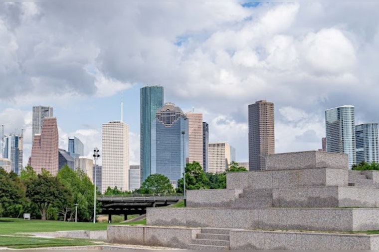 Houston Braces for Windy Weekend and Thunderstorms, with Rip Current