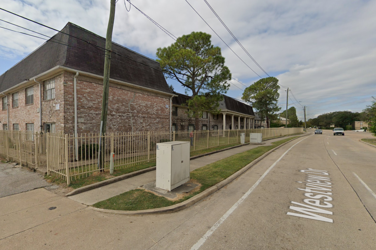 Houston Fire Department Battles Blaze at Abandoned Spring Branch West