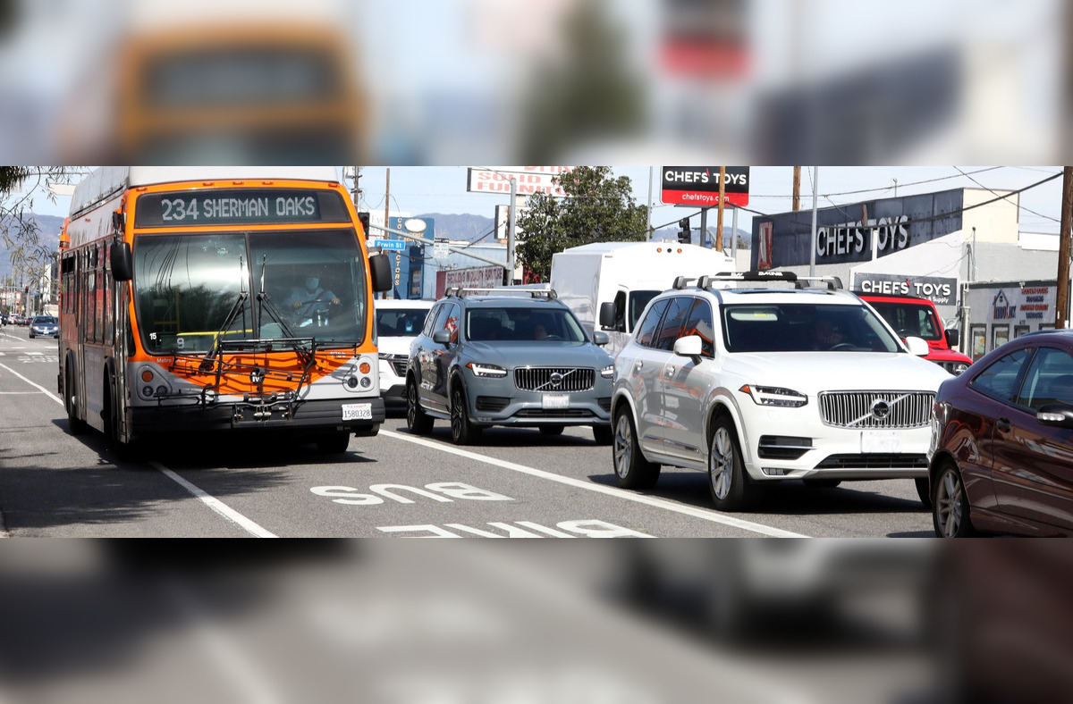 Los Angeles Unveils New Bus Priority Lanes on Sepulveda Boulevard to