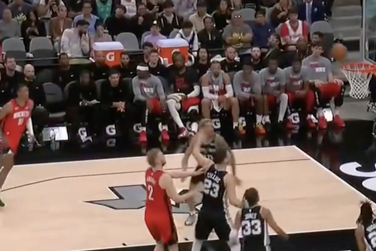 Rockets Secure Edge-of-Seat Victory Against Spurs in San Antonio,