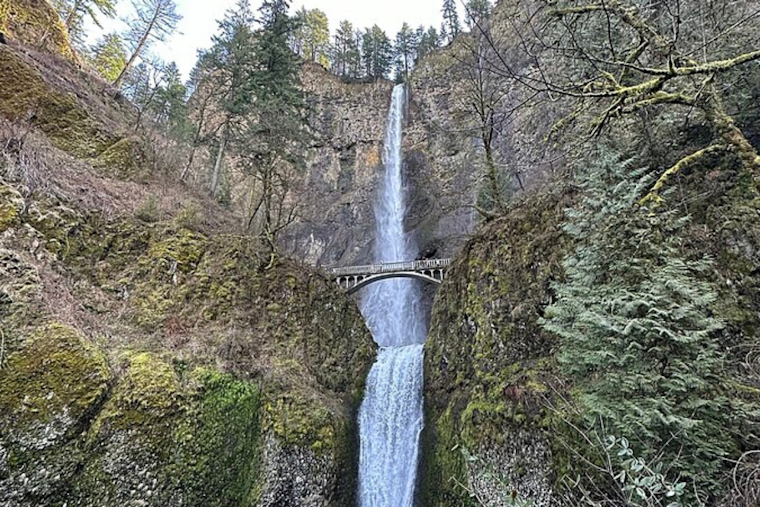 Stranded Hikers Near Multnomah Falls Overcome Perilous Cliff