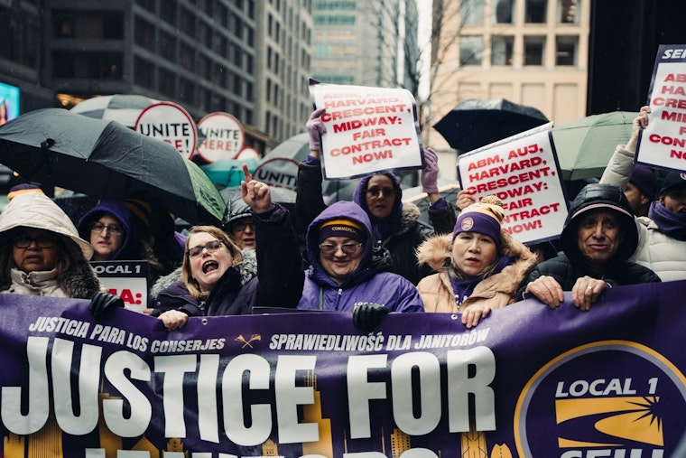 8,000 Chicagoland Janitors Win Big with Wage Hikes and Better Benefits