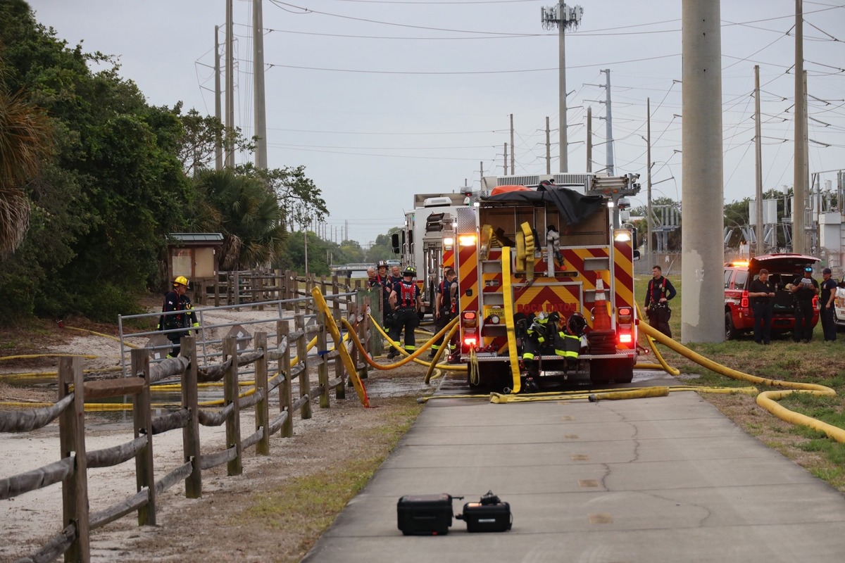 Boca Raton Firefighters Quell Brush Fire Near Costco Amid Commuter