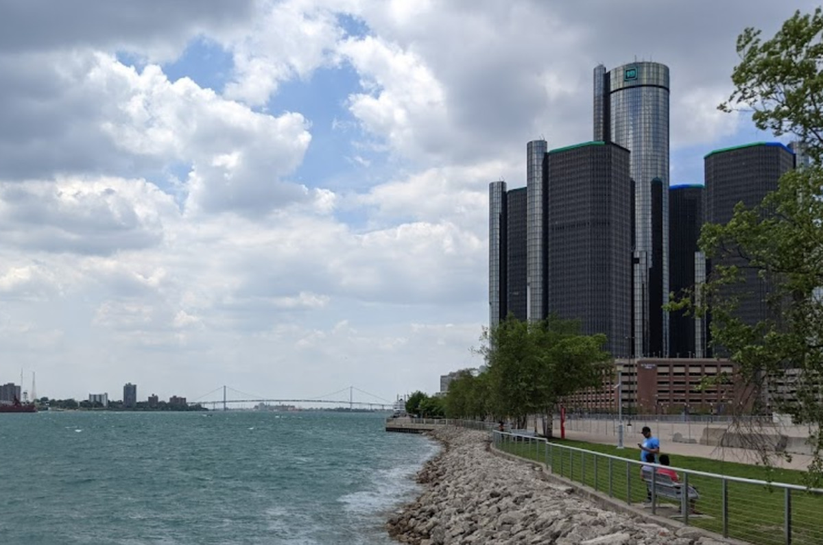 Detroit's Weather Roller Coaster: Rain, Wind, and Sunshine on This