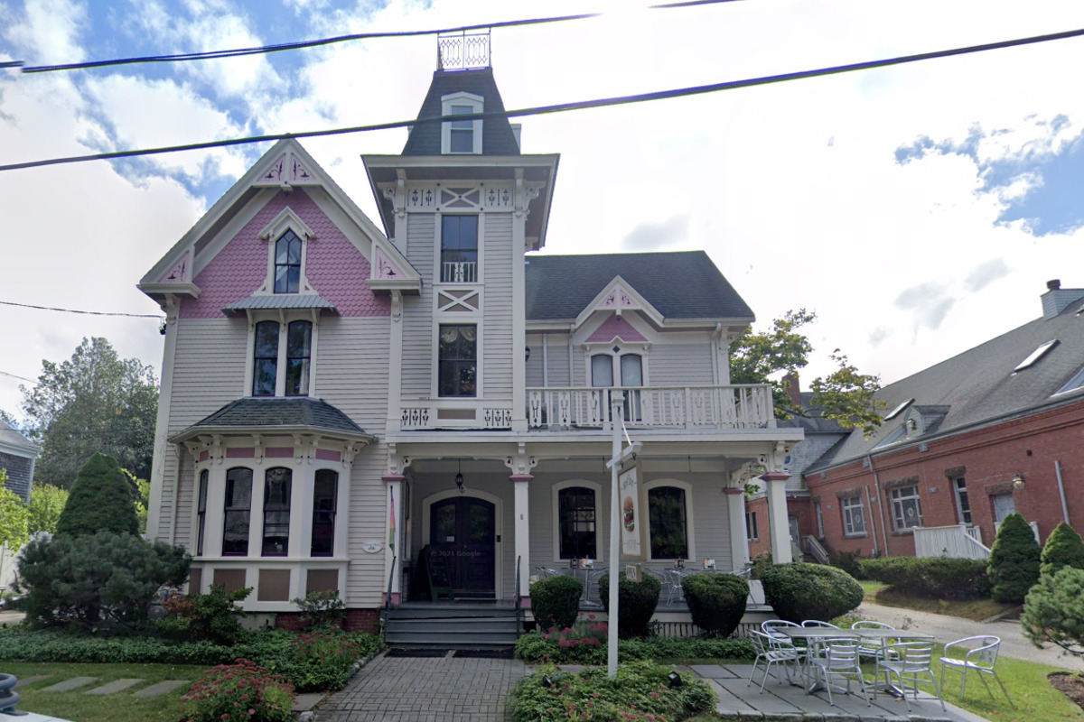 Historic "The Painted Lady" Bed and Breakfast Goes on Sale in Sandwich