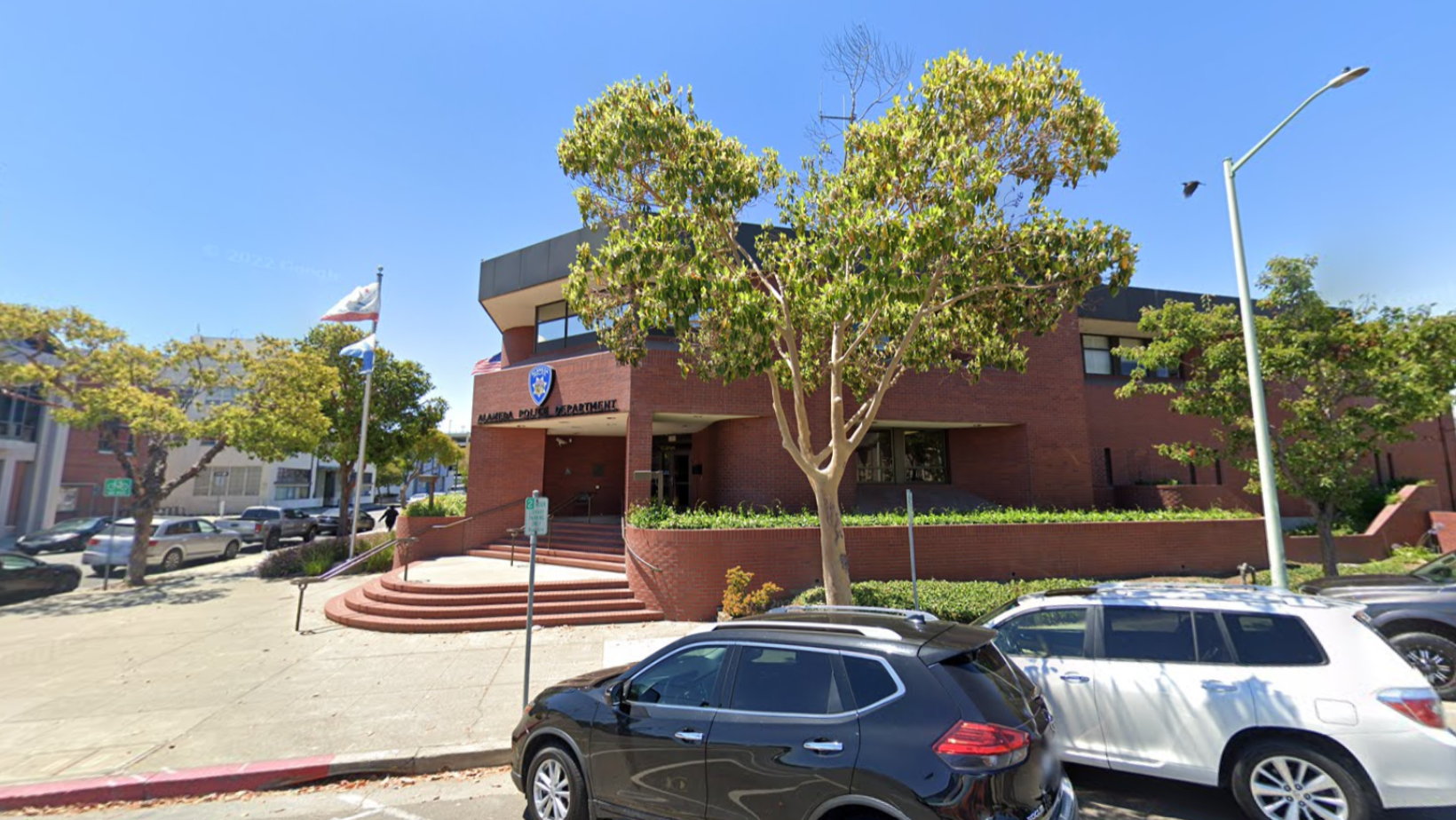 Hoax at Encinal High School in Alameda Provokes Large Police Response,