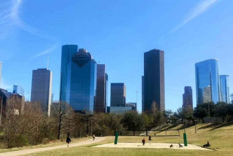 Houston to Enjoy Sunny Skies and Warmth Before Weekend Rain Chances