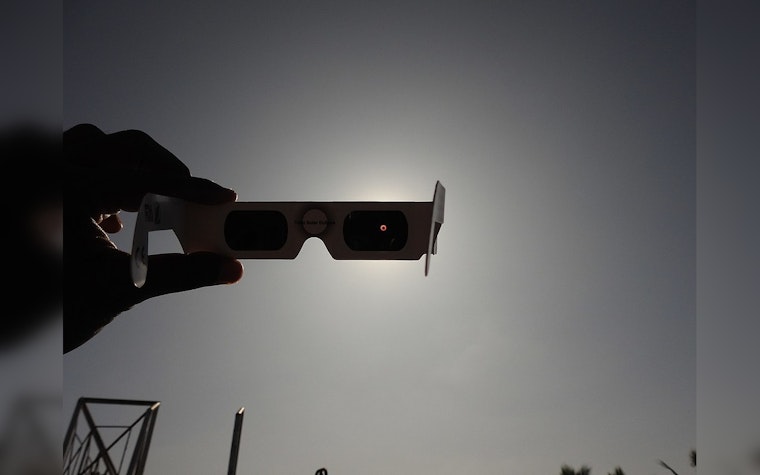 Illinois Health Officials Recall Faulty Eclipse Glasses as Solar Event