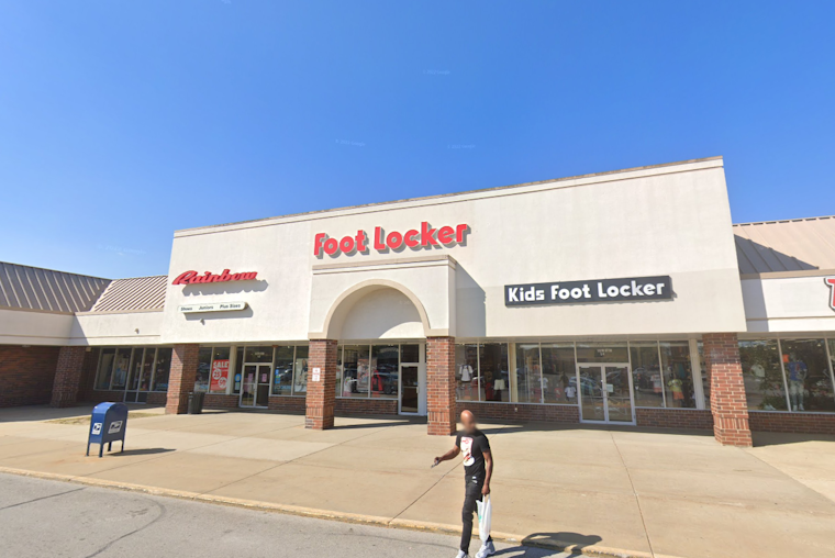 Man Fatally Shot Outside Kids Foot Locker in Chicago