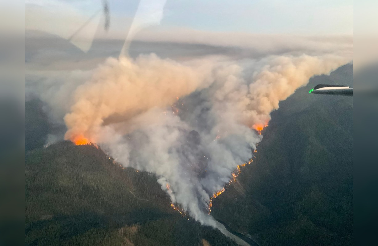 Oregon Grapples with Smoke-Filled Skies, Bend and Cave Junction Face