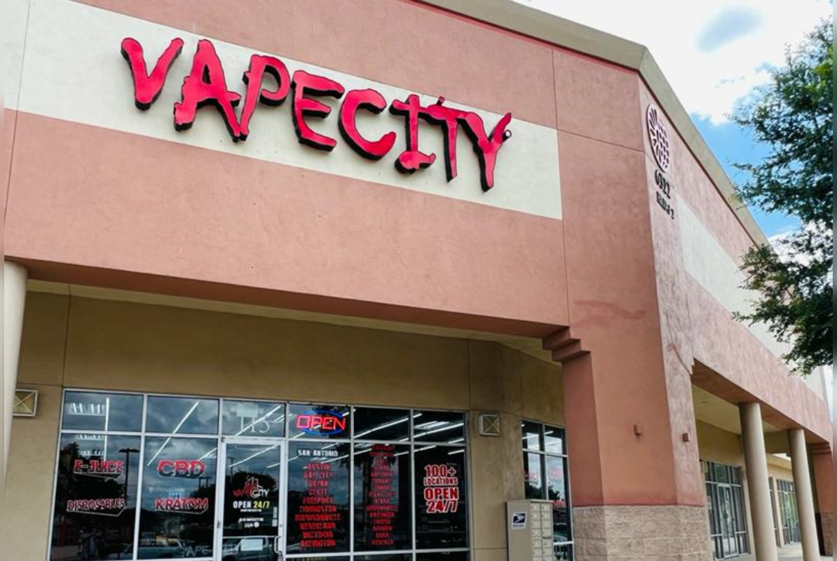 San Antonio Vape Shop Employee Thwarts Armed Robbery, Shots Fired in