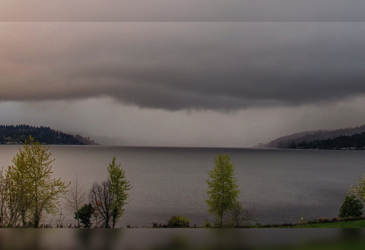 Seattle Braces for Weekend of Mixed Weather, with Rain Expected and