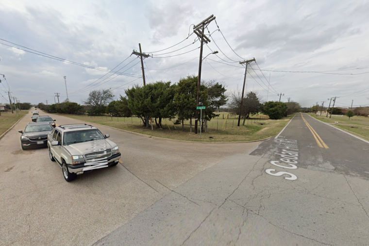 Cedar Hill Intersection Reopens Swiftly Following Structure Fire,