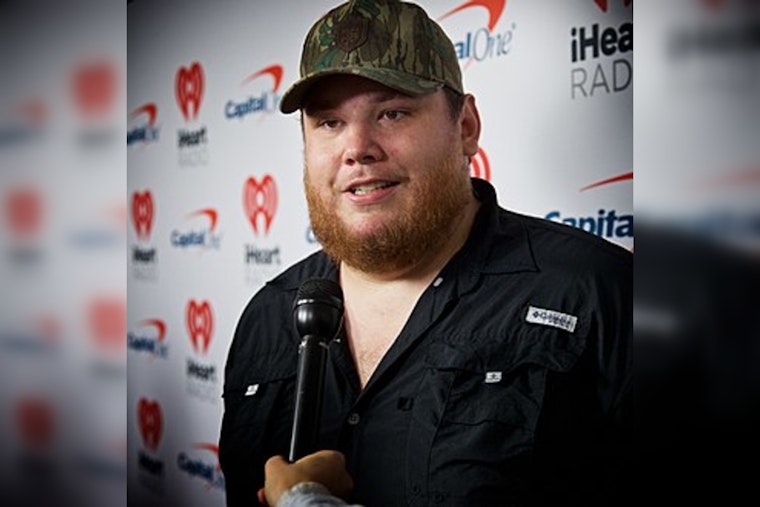Country Star Luke Combs Sparks San Antonio Tex-Mex Frenzy as Alamodome