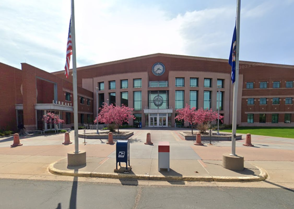 Dakota County Offers Free Graduation Sign Recycling Through August at