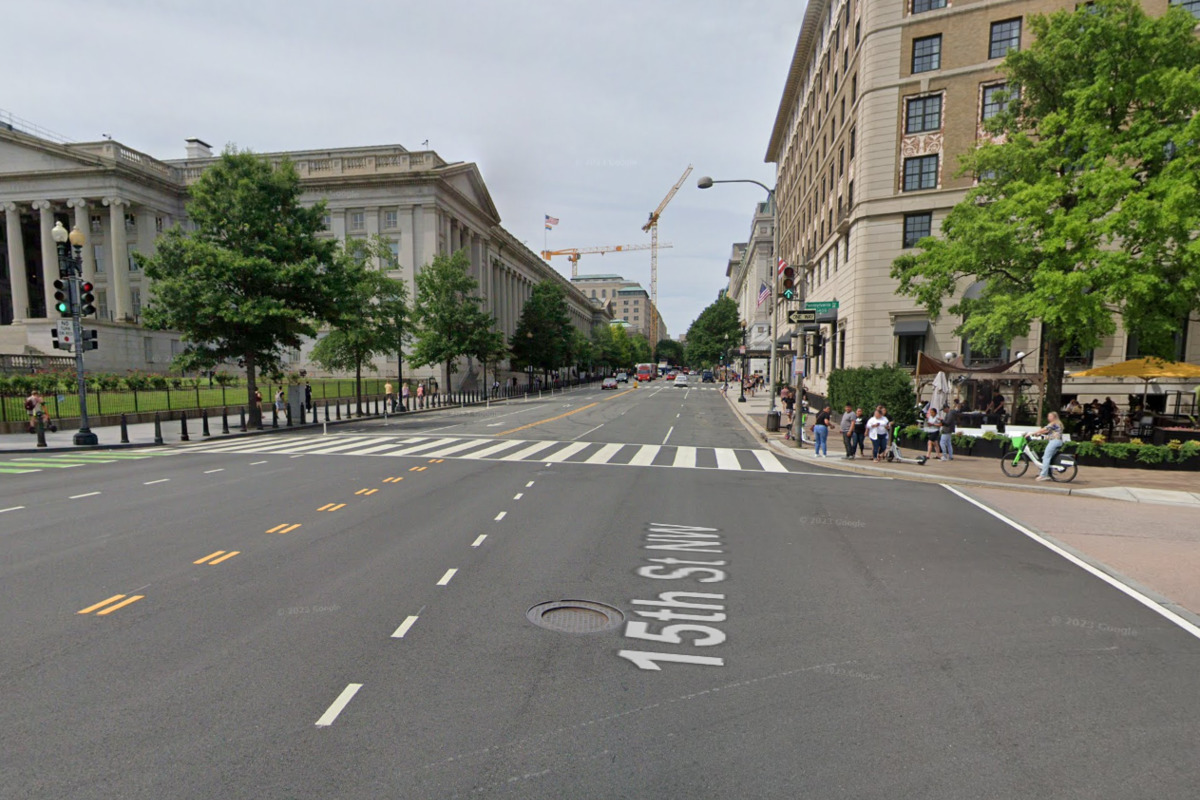 Driver Speeds Past DC Traffic Lights, Faces Grim End at White House