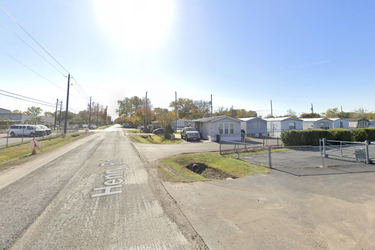 Harris County Deputy Shoots Man Armed with Metal Bat During Standoff
