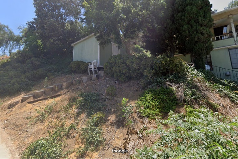 Los Angeles Firefighters Extinguish Fierce Eagle Rock Home Blaze In