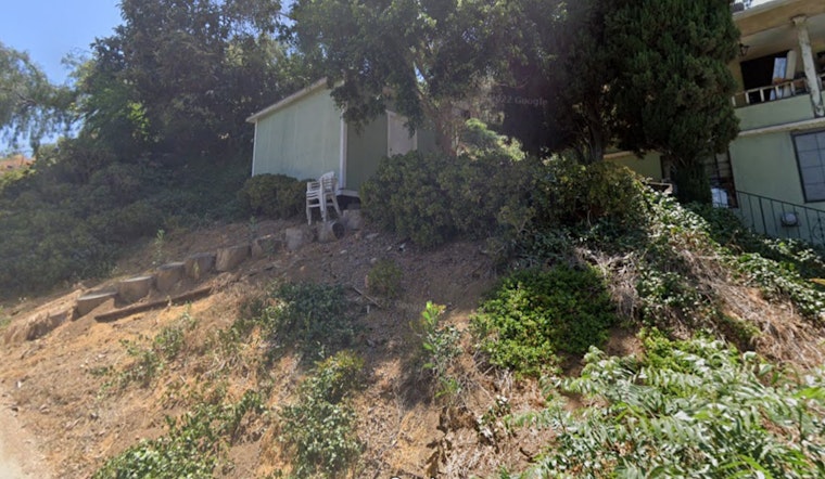 Los Angeles Firefighters Extinguish Fierce Eagle Rock Home Blaze In