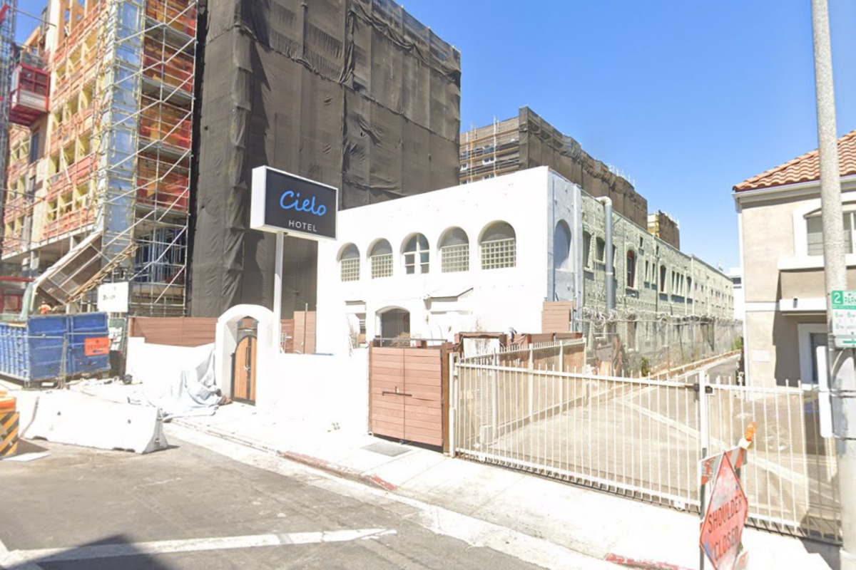 Los Angeles Firefighters Quell Major Emergency Blaze at Vacant