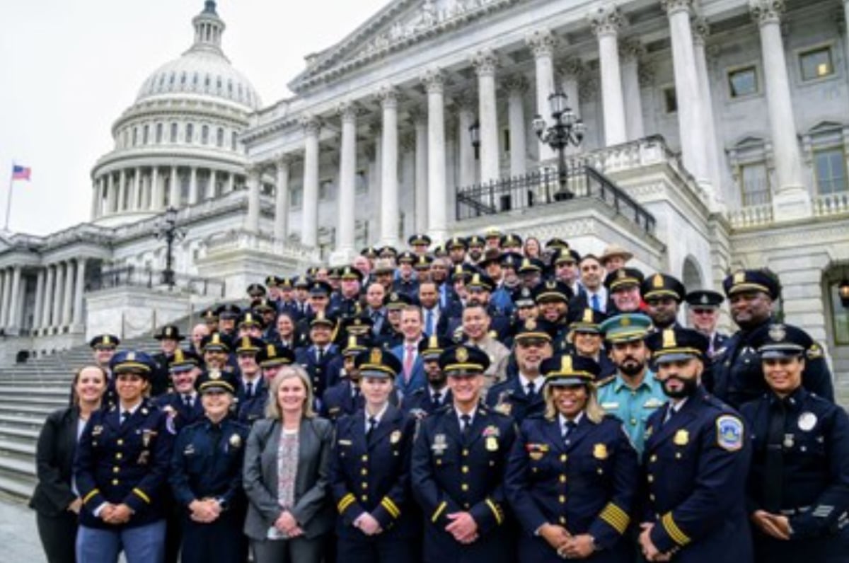 Metropolitan Police Celebrates Graduation of 17 Officials from