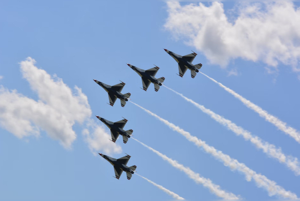 Mid-Air Scare at Fort Lauderdale Air Show as Jets Clip Wings During