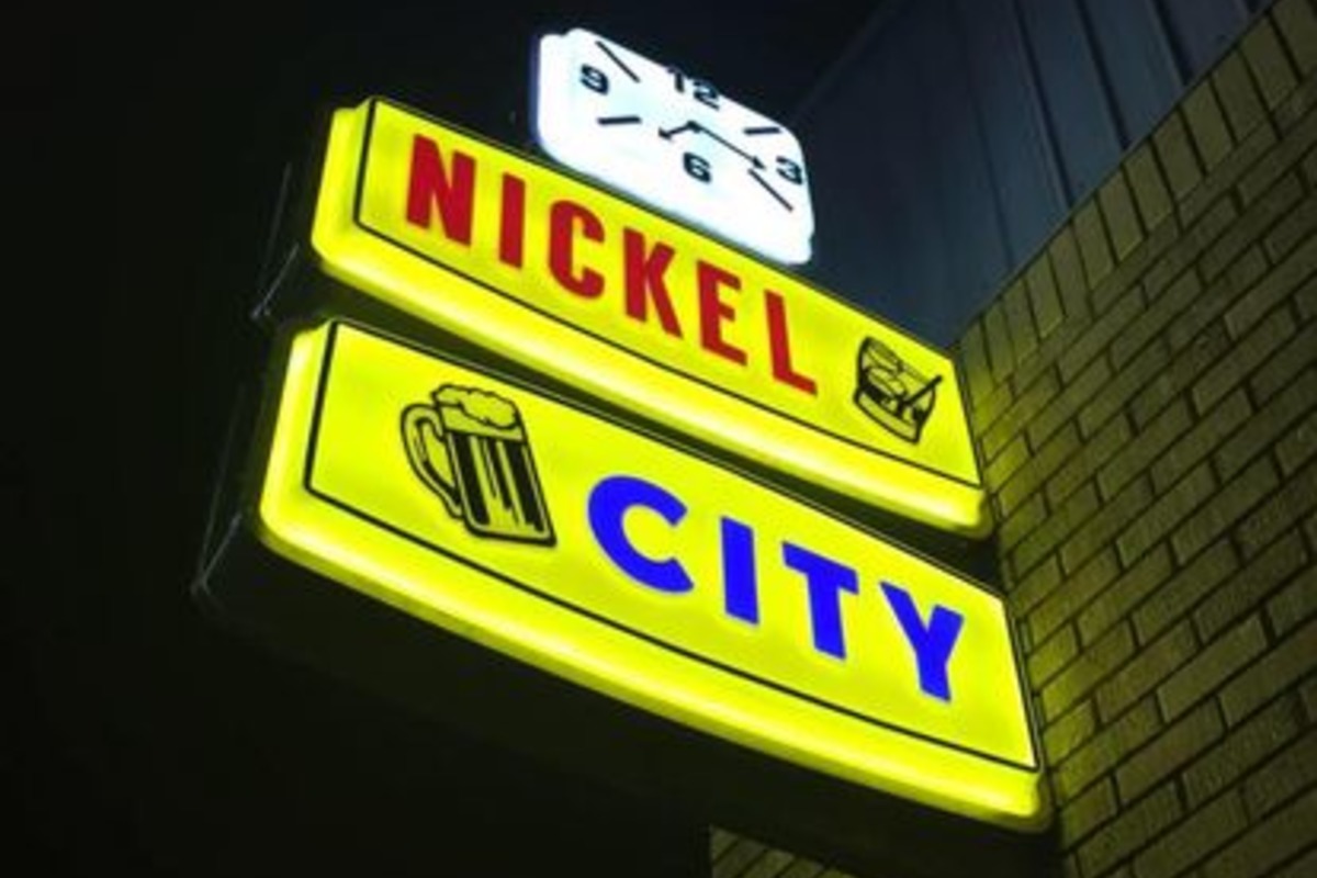 Austin Welcomes New Poolside Bar 'Swim Club' with '80s Vibe at