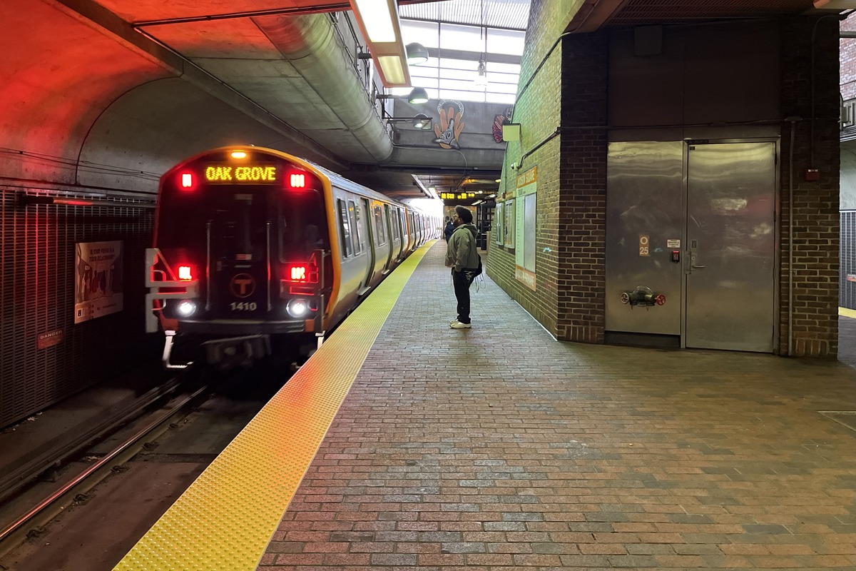 Boston Commuter Dies After Fall onto MBTA Orange Line Tracks at