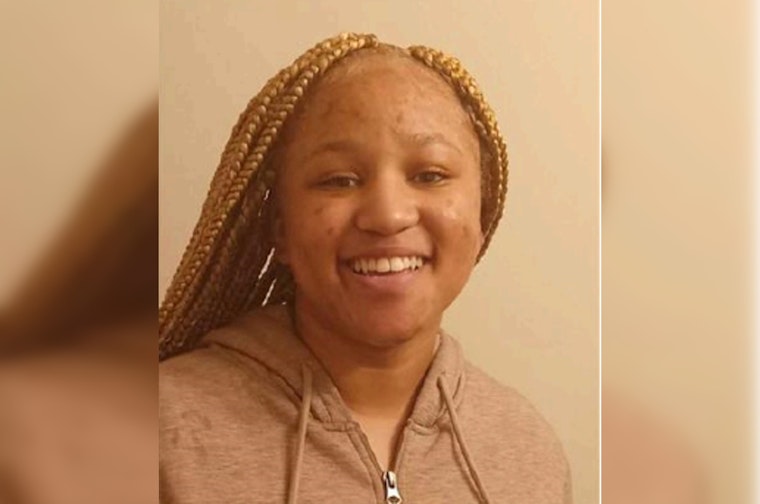 Chicago Police Seek Help to Find Missing 15-Year-Old Last Seen on W.