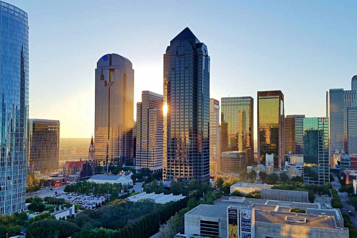 Dallas Residents Advised to Prepare for Soaring Temperatures and Sunny
