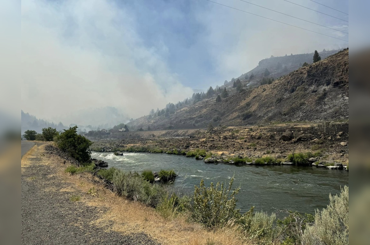 Deschutes River Blaze: Long Bend Fire Spans 1,000 Acres Near Maupin,