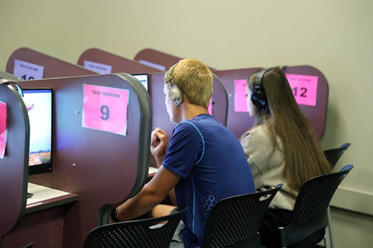 Minnesota Sees Spike in Driver's License Applications, DVS Urges