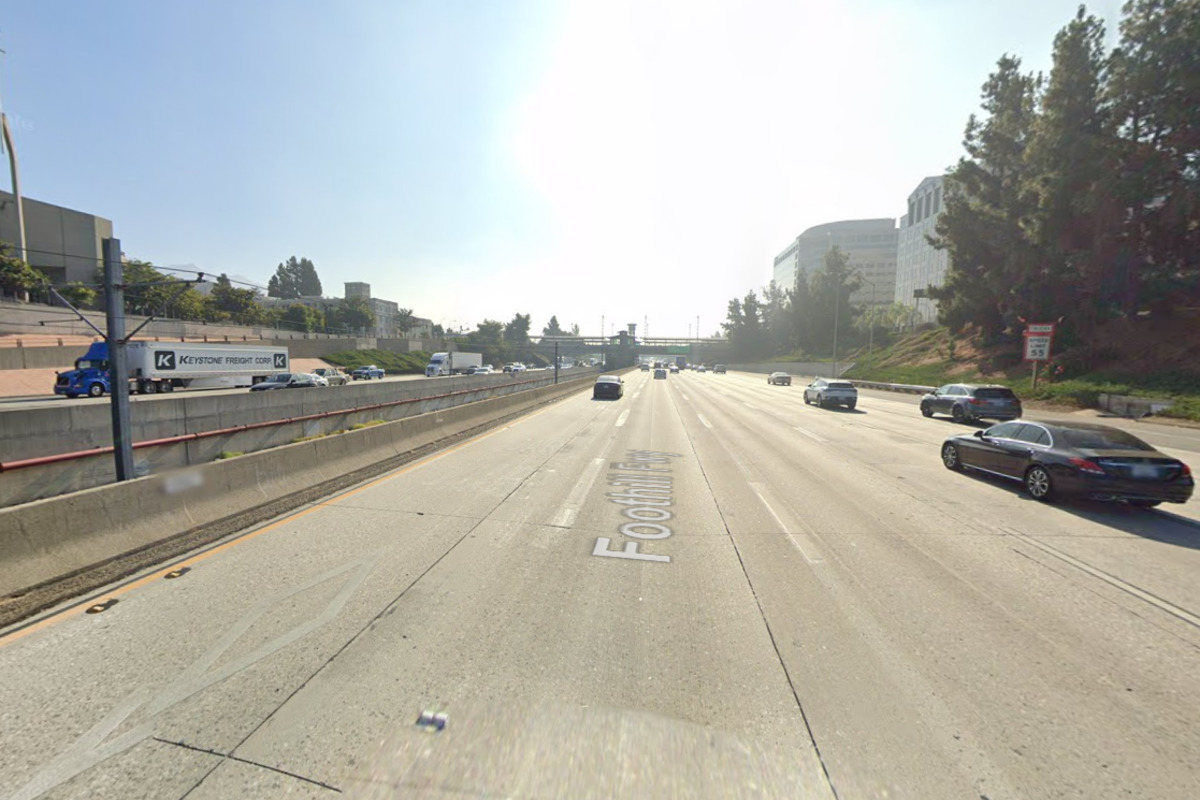 Pasadena Freeway Chaos as Manufactured Home Causes Massive Delays on