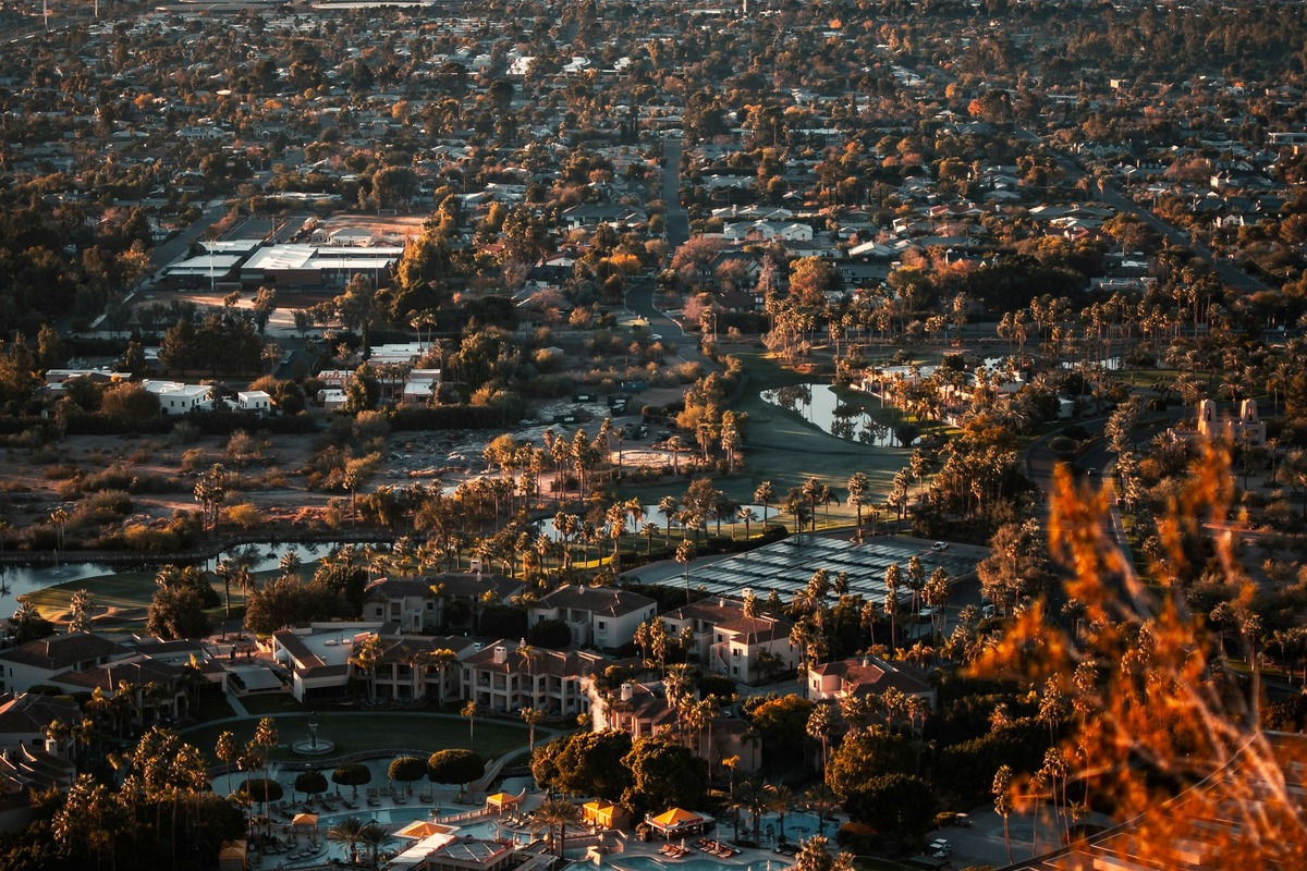 Phoenix Residents Face Intense Heat Wave with Temperatures Surging