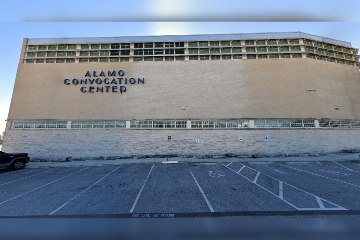 SAISD Shifts Graduation Ceremonies Indoors at Alamo Convocation Center